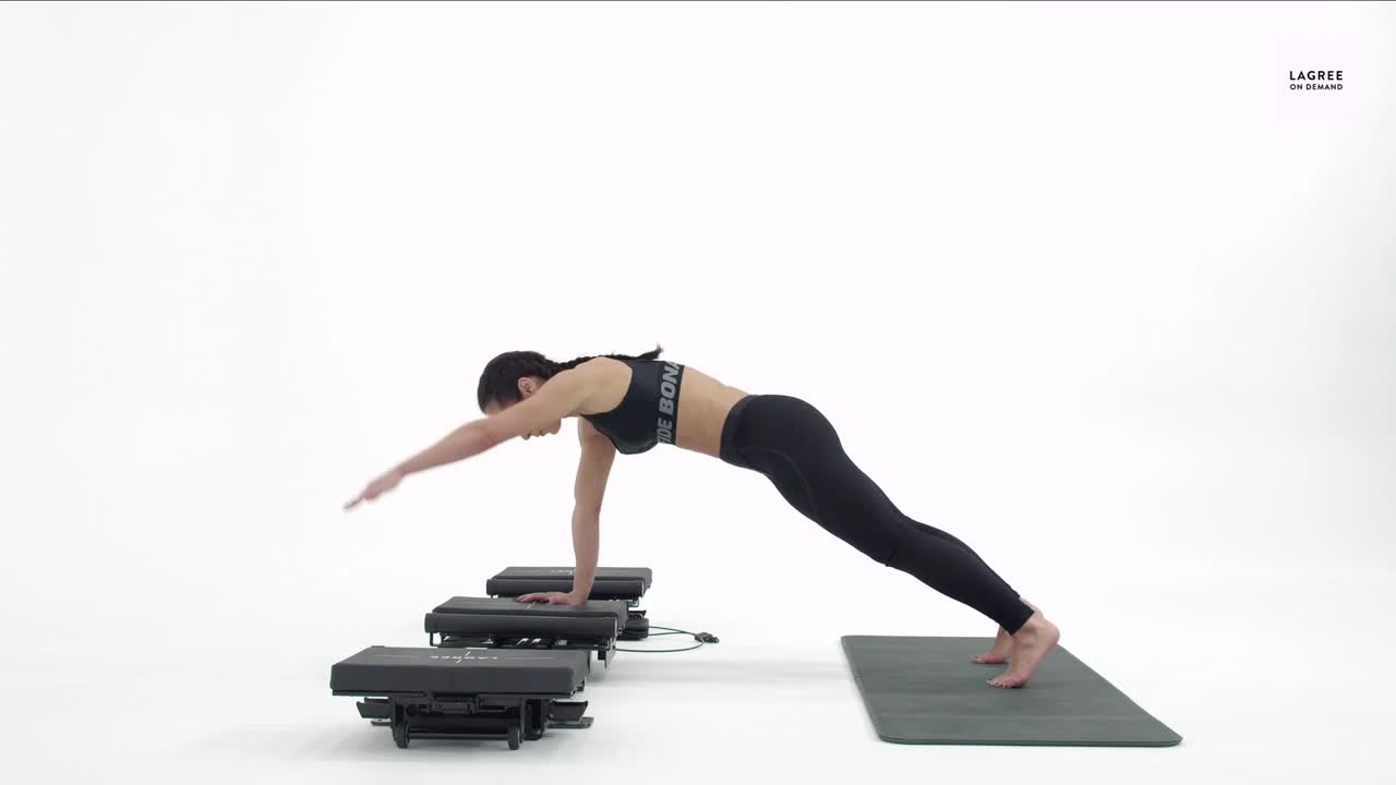 One arm reach Foot and Hand Static - Lagree On Demand